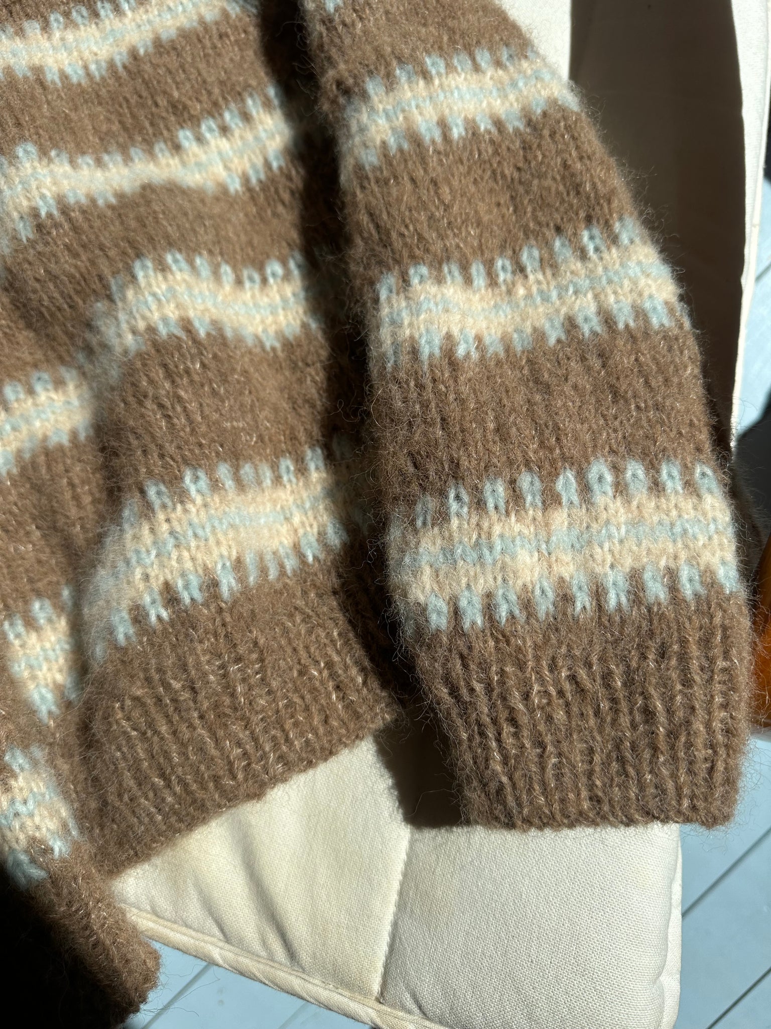 Little Norma sweater Strikkekit – Min Kreative Verden